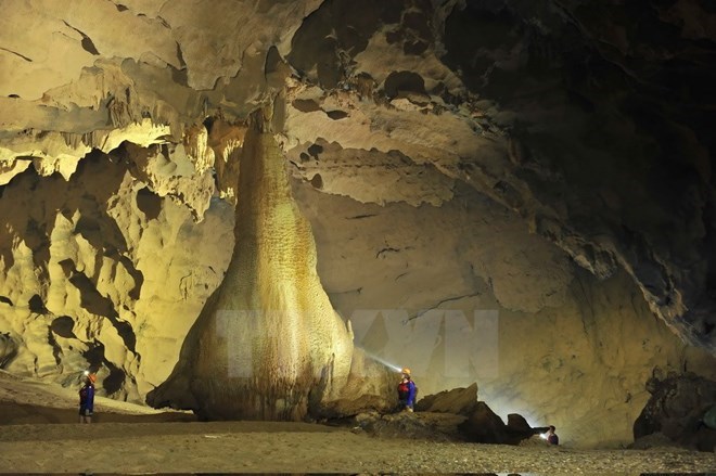 Dark Cave – miniature version of Son Doong - Viet Nam National ...