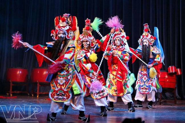 “Hat boi” performance, unique tourism product of Vinh Long - Viet Nam ...