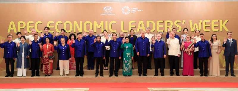 Ceremonial costume and gift for leaders at APEC 2017: The essence of ...