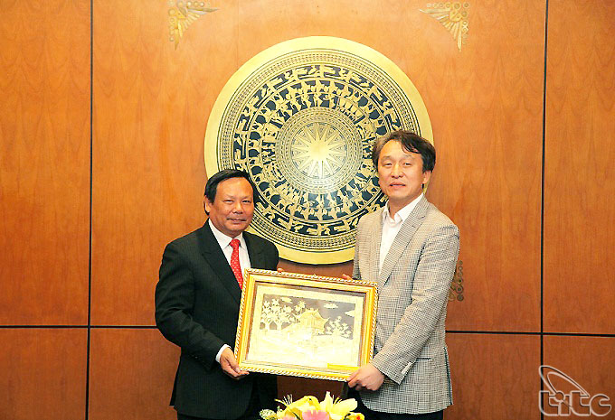 VNAT’s Chairman Nguyen Van Tuan works with Korea Tourism Organization ...