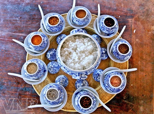 Rice with salt: A delicacy of Hue imperial city - Viet Nam National ...