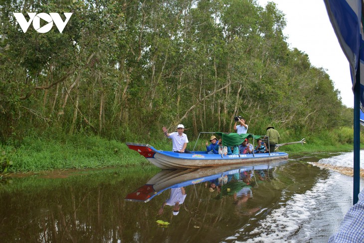 Farmers in Ca Mau province engage in eco-tourism - Viet Nam National ...