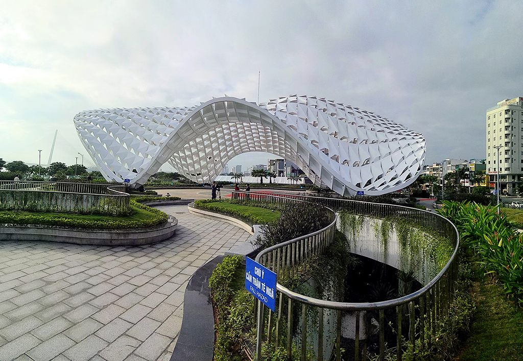 Da Nang inaugurates the expanded APEC Statue Garden Park - Viet Nam ...