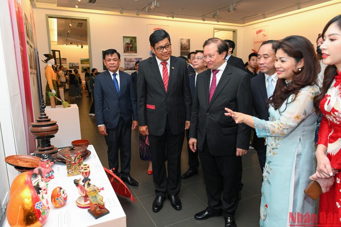 Hanoi exhibition highlights ASEAN culture - Viet Nam National Authority ...