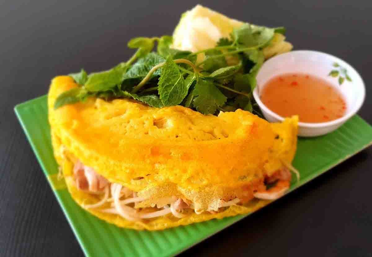 Banh Xeo - the Vietnamese delectable crispy cake for food lovers - Viet ...