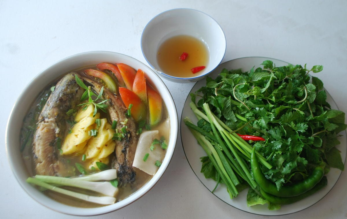 Vietnamese Sweet and sour fish soup and Caramelised fish in clay pot ...
