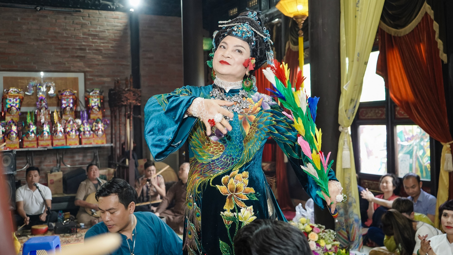 The beauty and role of costumes in ‘hau dong’ ritual - Viet Nam ...