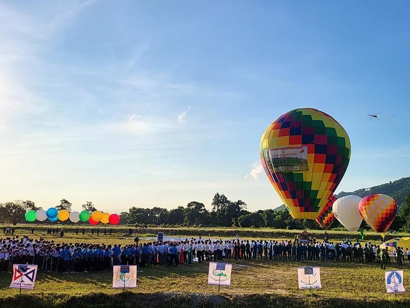 Tri Ton hot air balloon festival impresses visitors - ASEAN Tourism ...