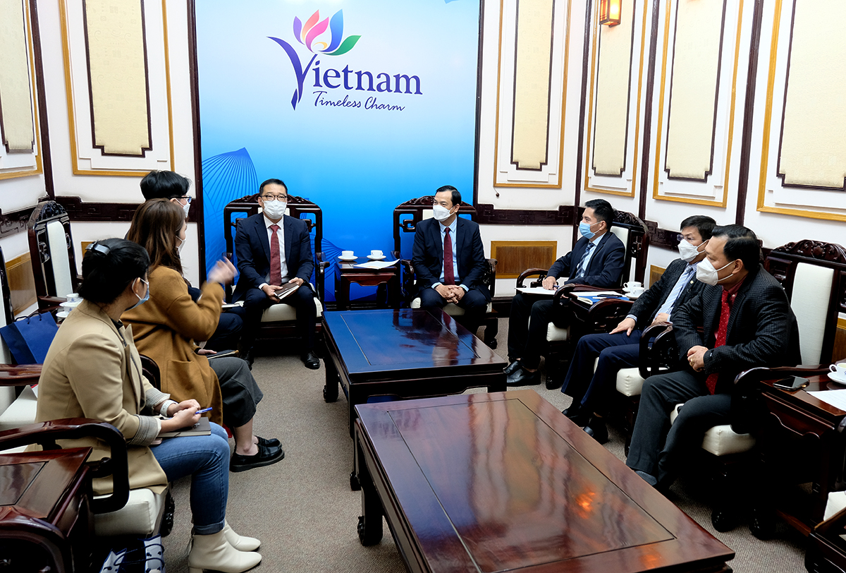 VNAT’s Chairman meeting Chief Representative of Korea Tourism ...