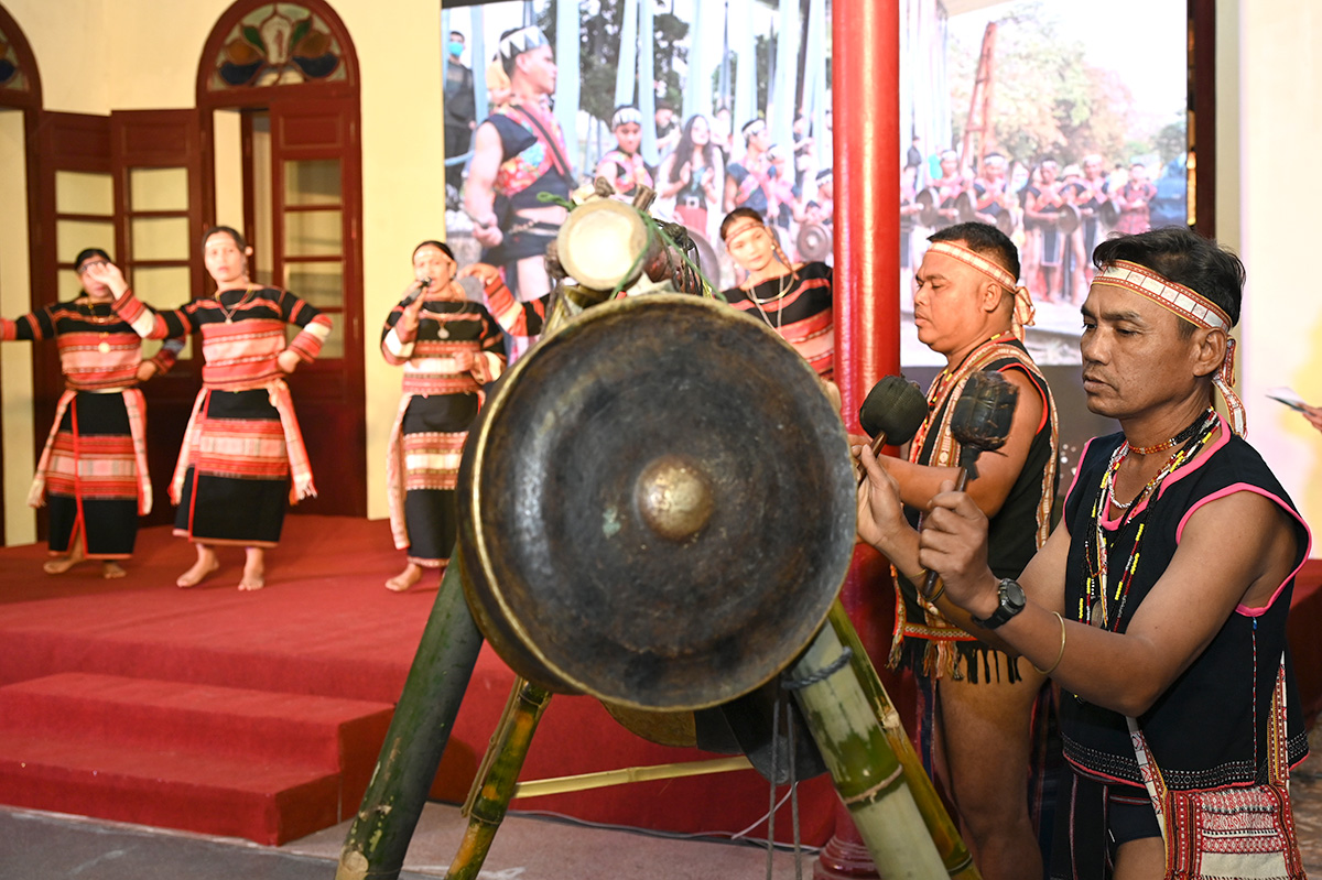 Spreading the value of Gong culture and Xòe dance to promote tourism ...