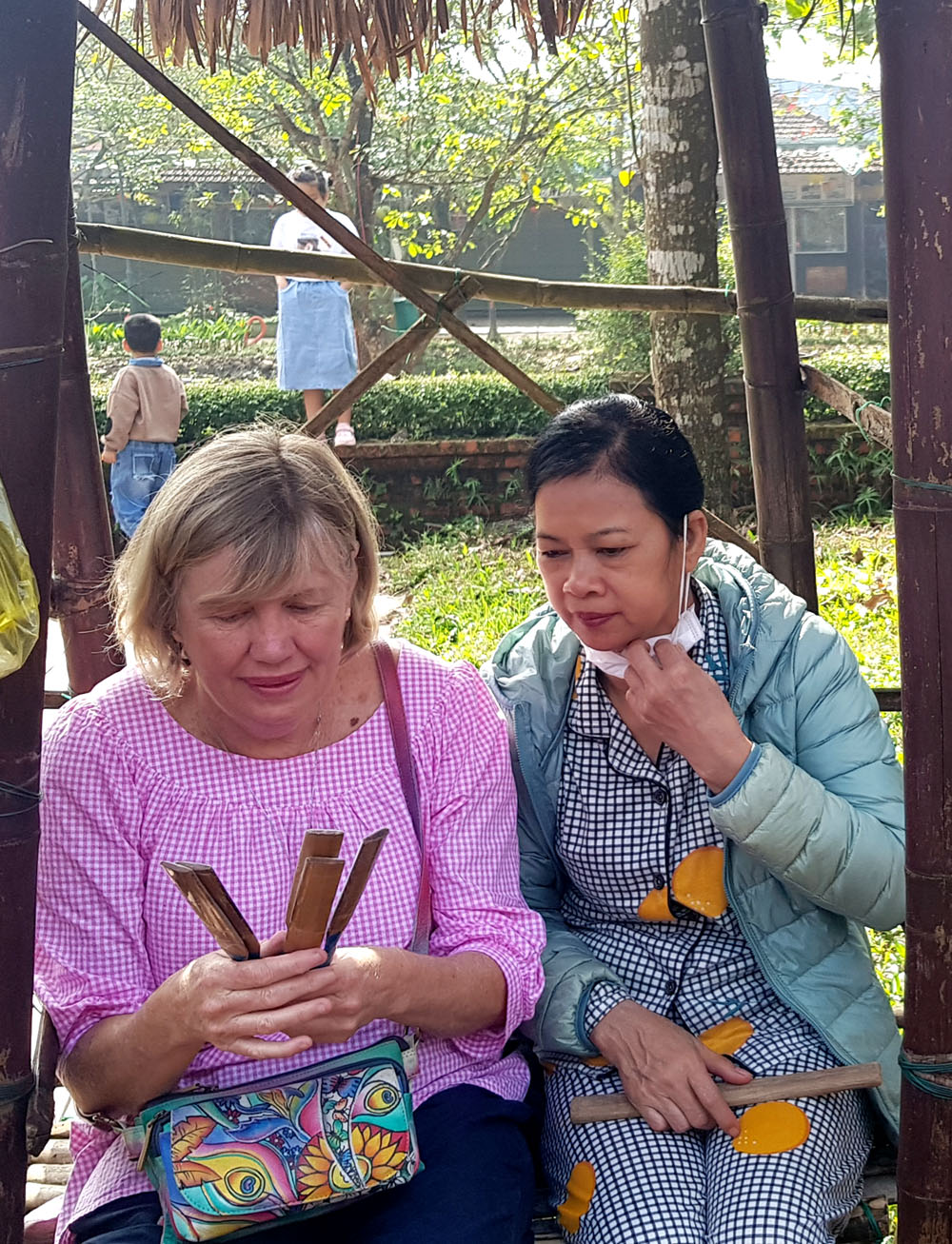 Foreign visitors play Bai Choi with fun - Viet Nam National Authority ...