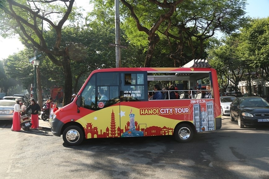Ha Noi launches convertible single-decker bus route - Viet Nam National ...