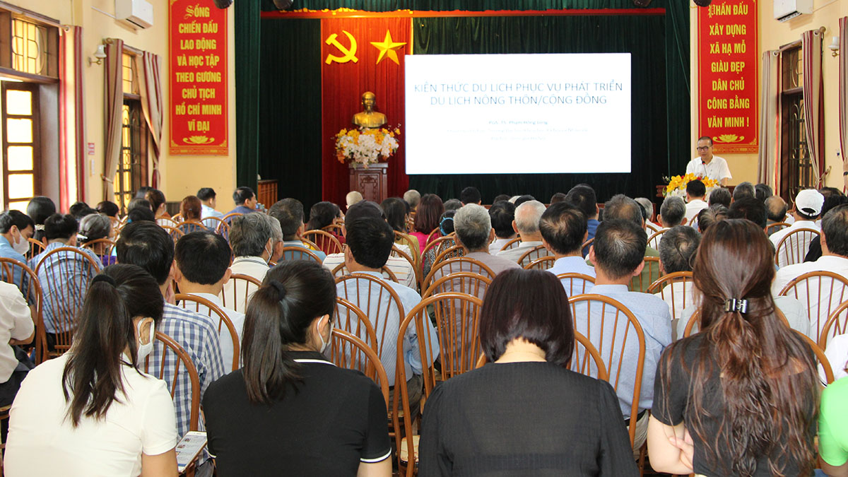 Ha Noi: Improving the skills of civilized behavior and community ...