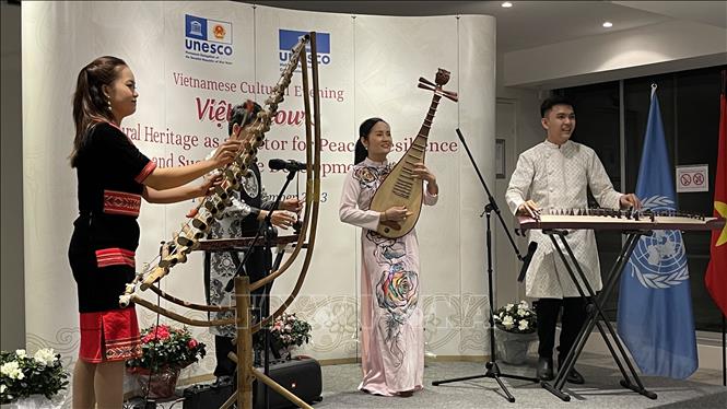 Vietnam colours shine at UNESCO headquarters - Viet Nam National ...