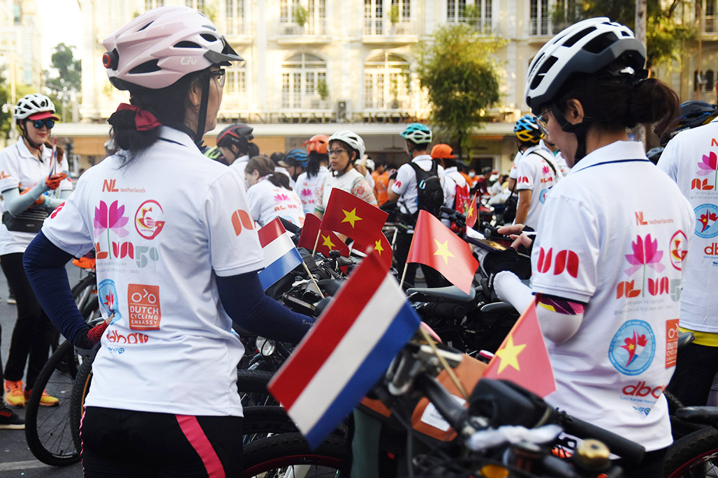 Cycling tour held in HCMC to mark 50th year of Vietnam-Netherlands ties ...