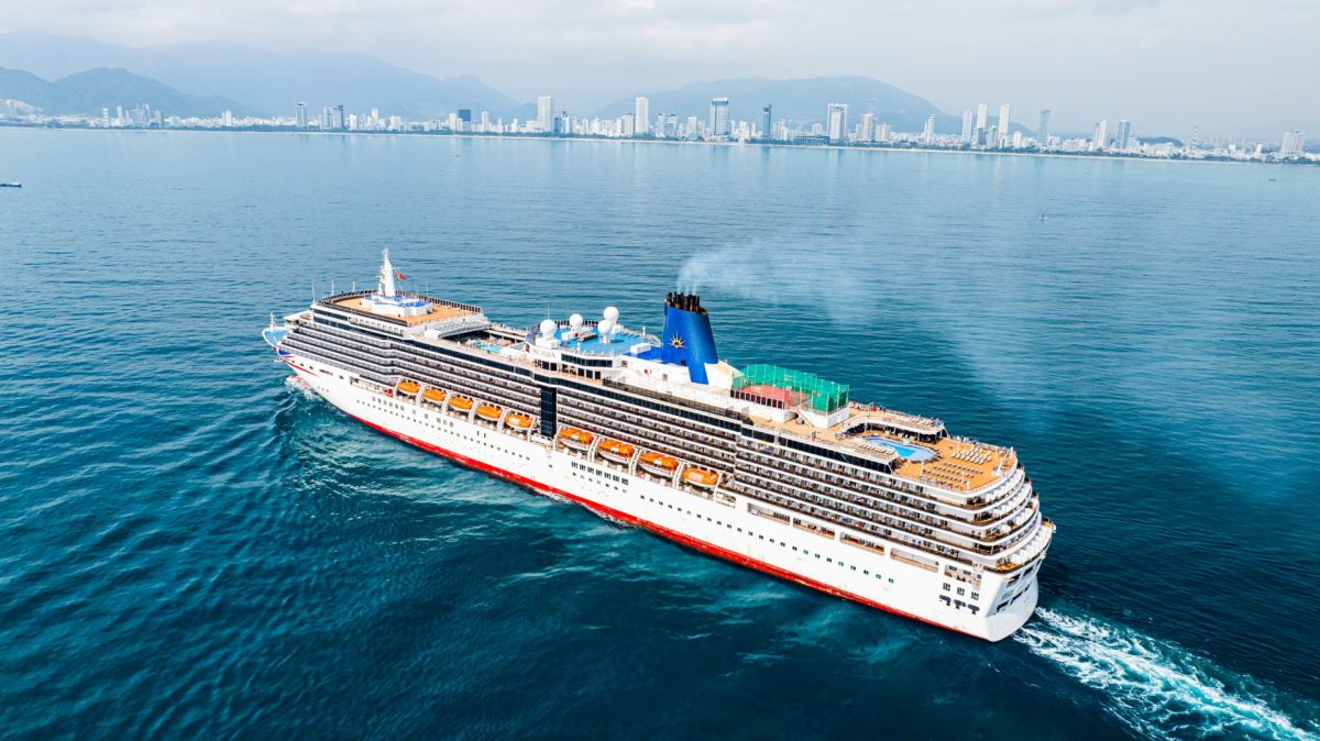 Arcadia cruise ship with 1,700 travelers calls at Nha Trang - Viet Nam ...