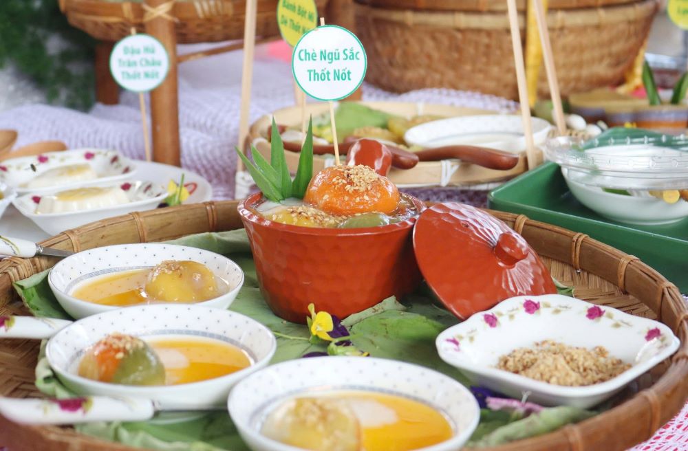 An Giang Province: Soul for 100 folk cakes - Viet Nam National ...
