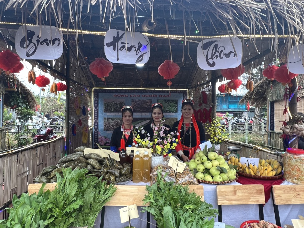 Quang Ninh Province: The joyful festival of Bang Ca village - Viet Nam ...