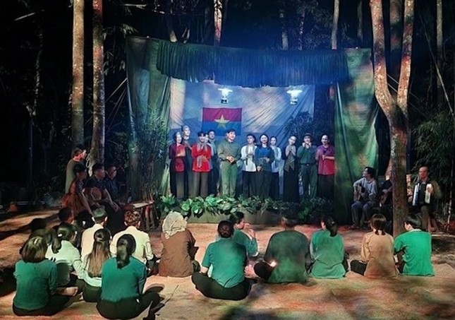 Night tour to Cu Chi tunnels officially launched - Viet Nam National ...