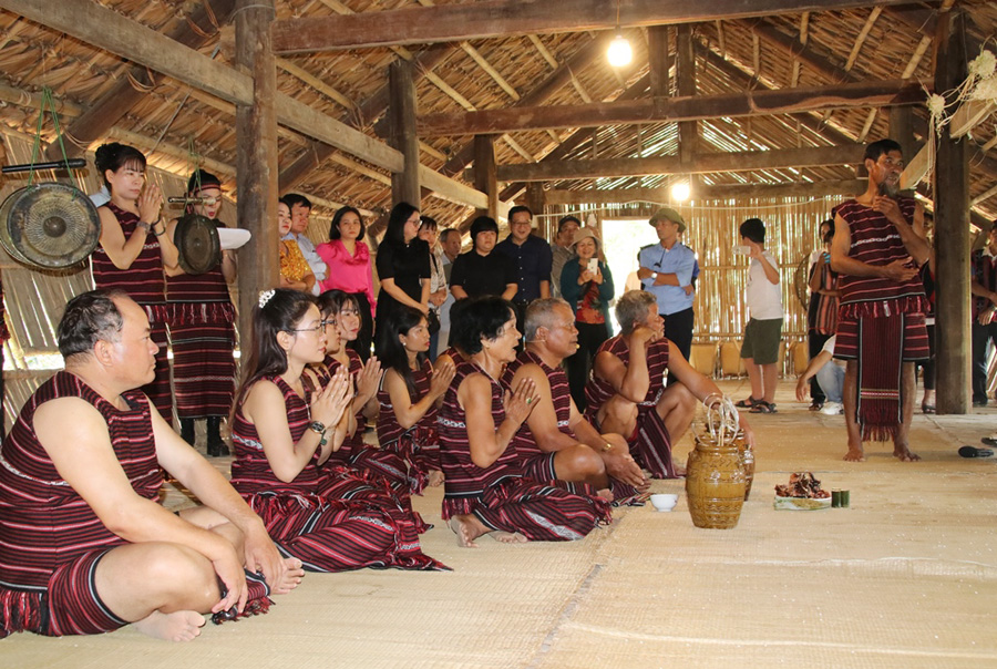 The custom of worshiping the rice god of the Cho Ro people in Dong Nai ...