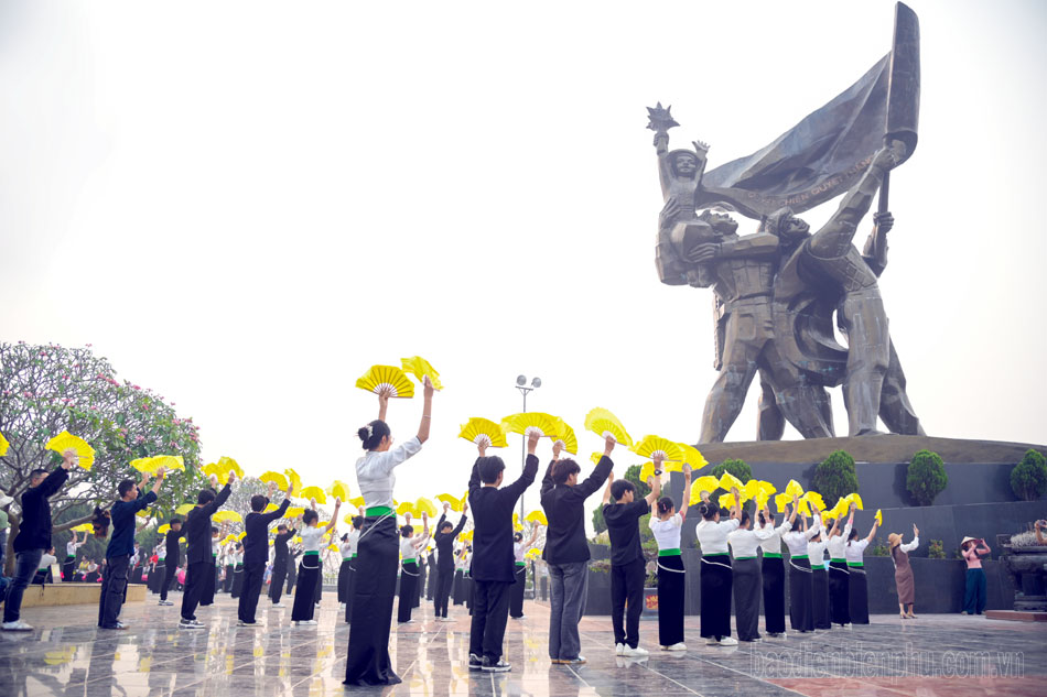 Bringing traditional dances to the youth - Viet Nam National Authority ...