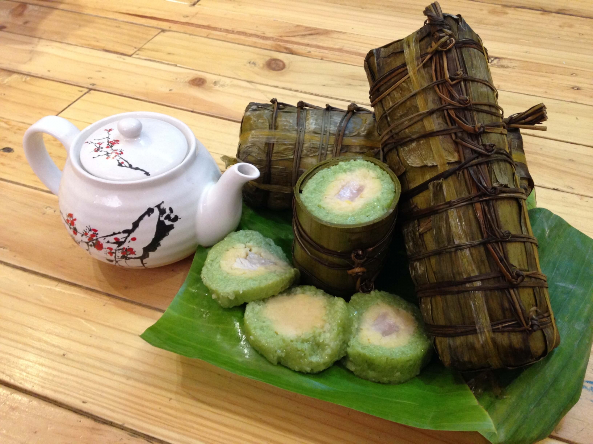 Traditional cakes on Tet holiday throughout three regions in Vietnam ...