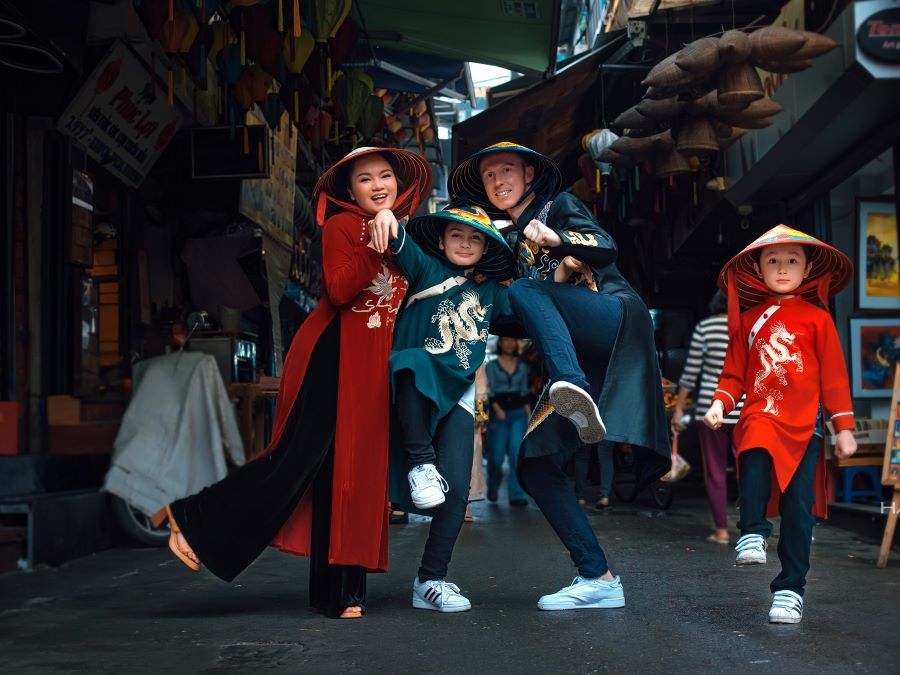 Large influx of tourists to Ha Noi during Tet holiday - Viet Nam ...