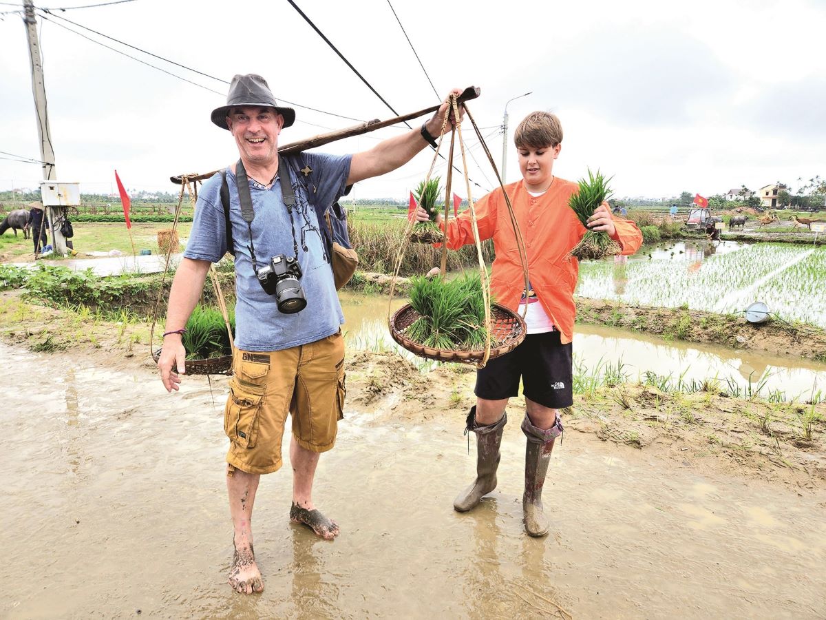 Foreign visitors “going to the field” - Viet Nam National Authority of ...
