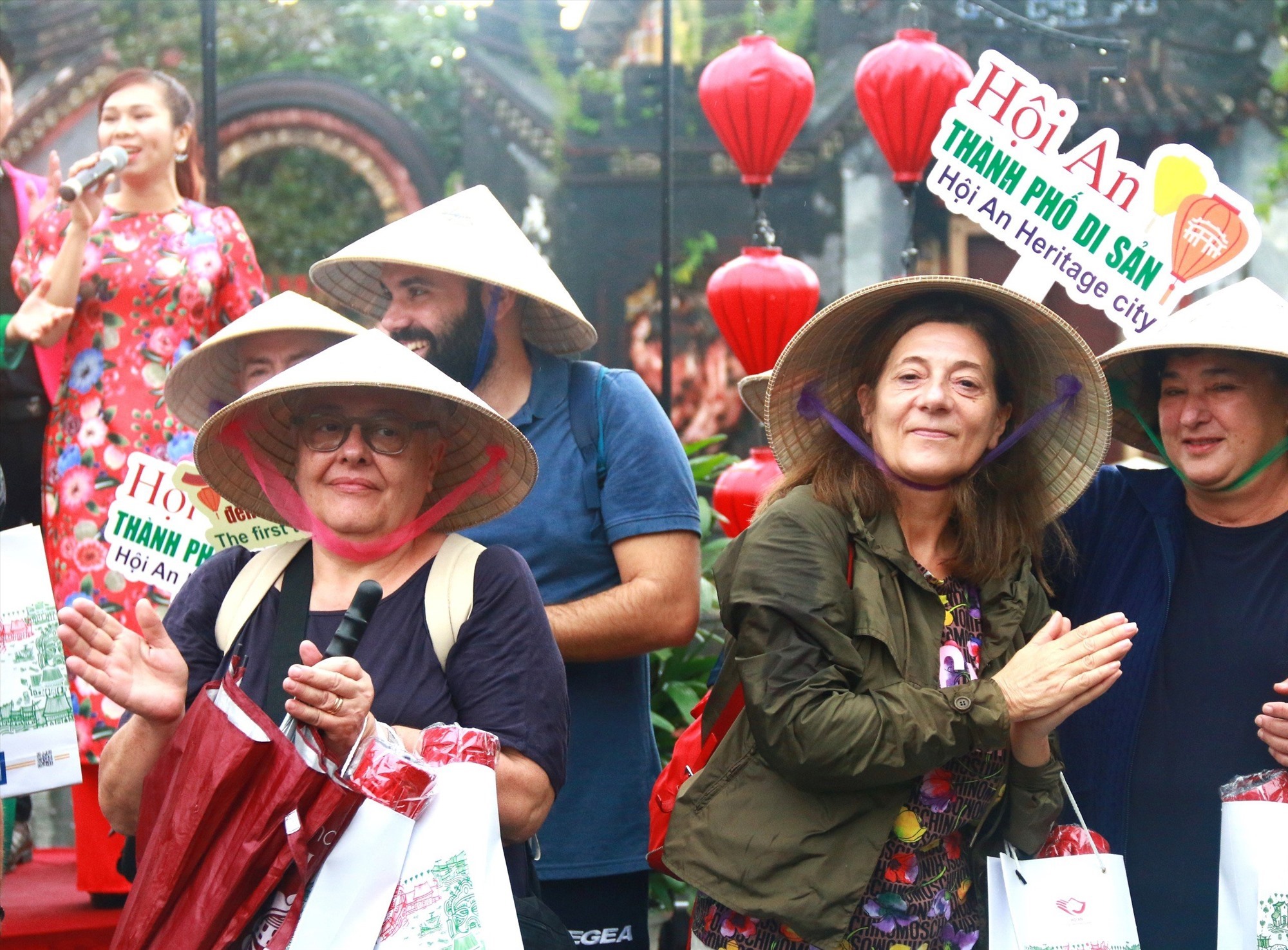 Hoi An welcomes thousands of visitors on New Year holiday - Viet Nam ...