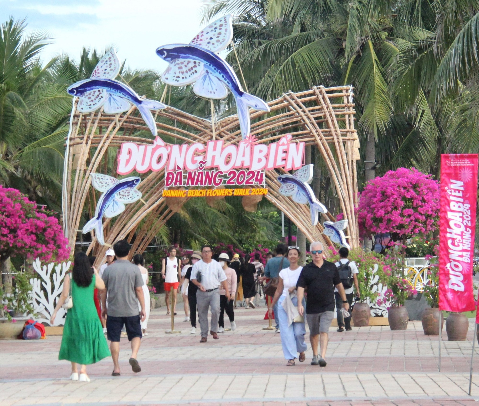 Da Nang inaugurates coastal flower street - Viet Nam National Authority ...
