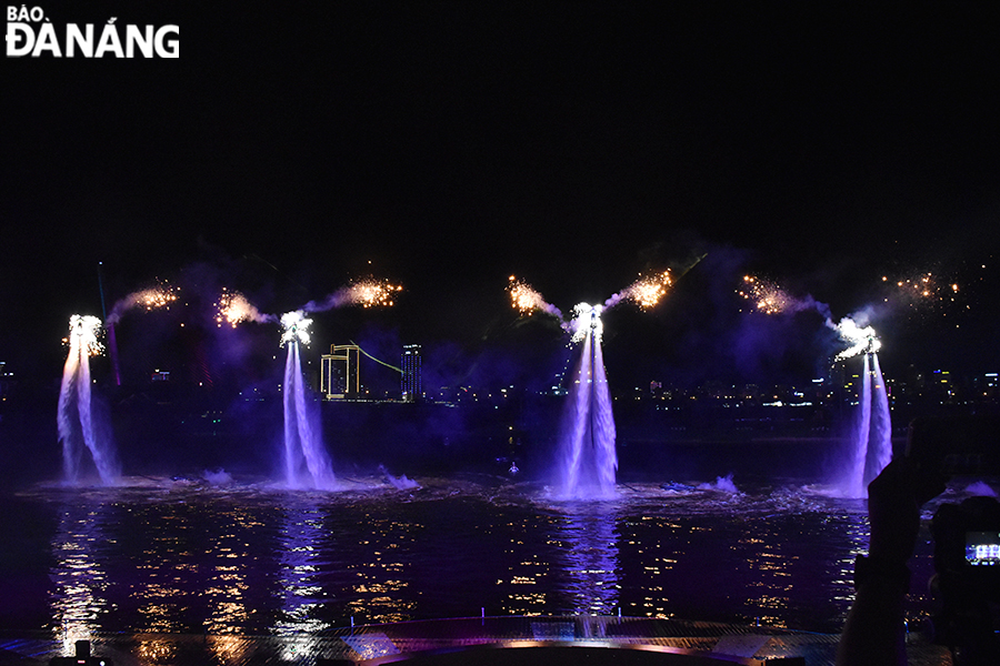 Attractive art show combined with fireworks every night in Da Nang ...