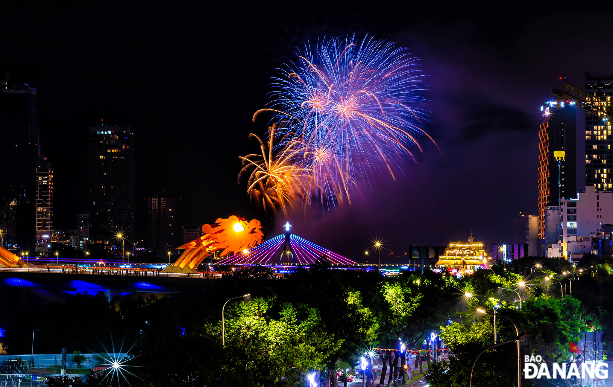 Photos: German and Polish fireworks light up Da Nang - Viet Nam ...