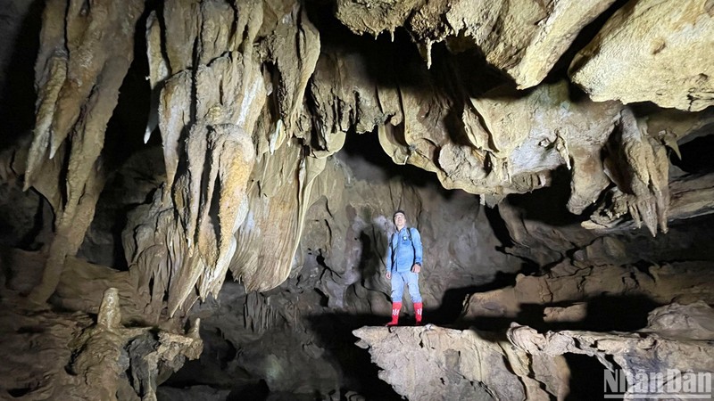 Exploring the beauty of Van Tien Cave in Quang Tri - Viet Nam National ...