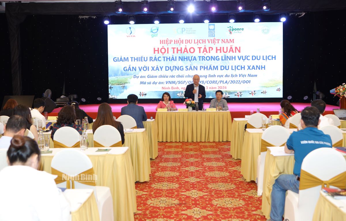 Ninh Binh hosts training workshop on plastic waste reduction in tourism ...