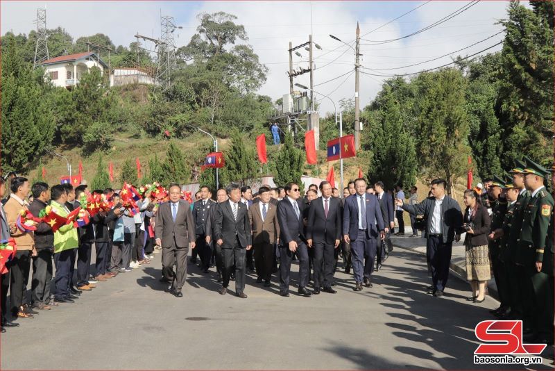 Long Sap-Pahang international border gate pair inaugurated - Viet Nam ...