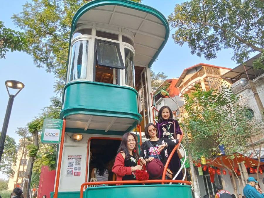 Old tales from the subsidy era told at Truc Bach Night - Viet Nam ...