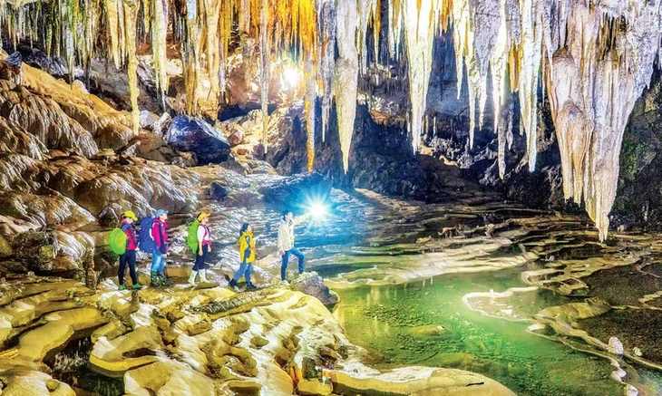 Pu Sam Cap – top caves in northwestern mountains - Viet Nam National ...