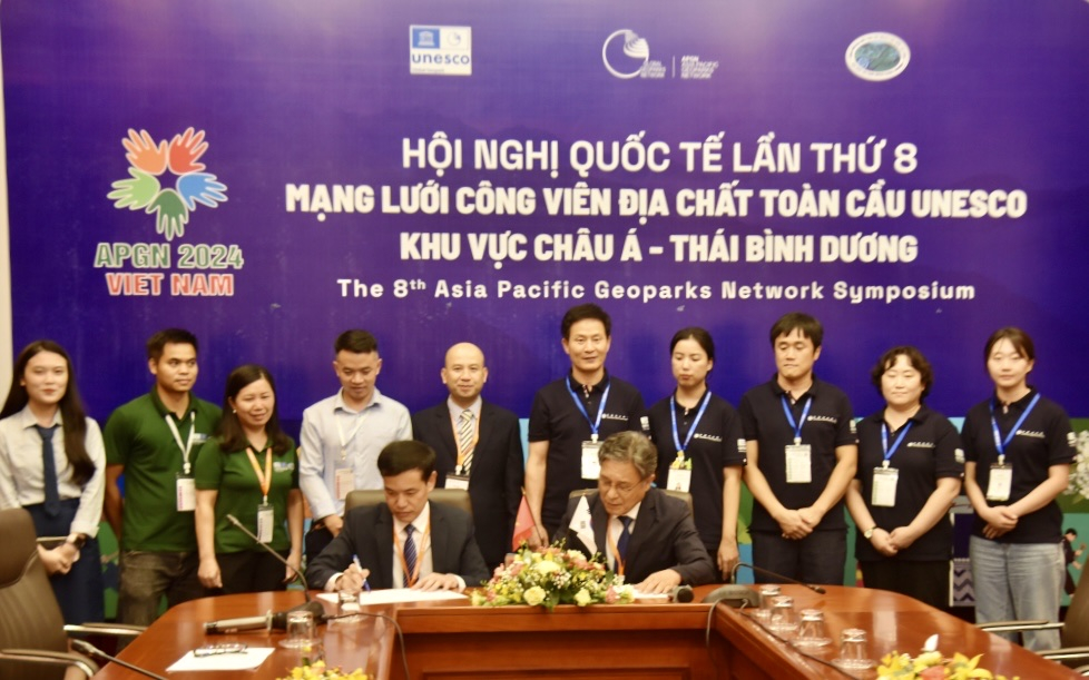 Cooperation between UNESCO Global Geopark Non Nuoc Cao Bang and UNESCO ...