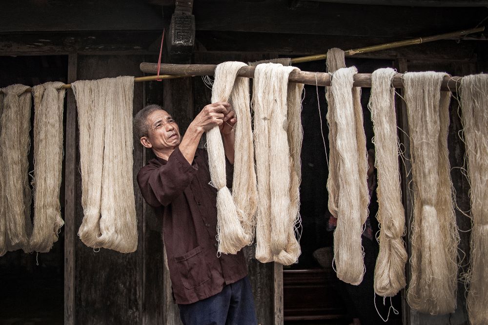 The traditional village of Tussah Silk weaving – Vietsky Travel
