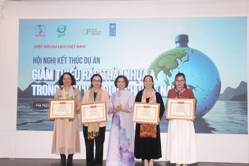 Quang Nam’s efforts in reducing plastic waste in tourism - Viet Nam ...