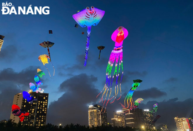 LED kites light up Da Nang’s night sky - Viet Nam National Authority of ...