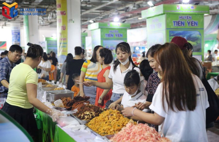 Quang Ninh welcomes over 1.1 million visitors during April 30 - May 1 ...