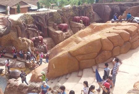 Sculpted path narrates Da Lat history in red basaltic soil - Viet Nam ...