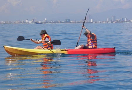 Kayaking tours make a splash in Da Nang with sea adventurers - Viet Nam ...