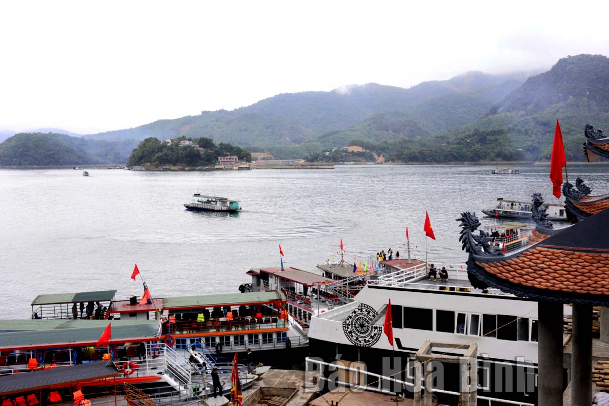 Du xuân vãn cảnh đền Bờ, Hòa Bình - Cục Du lịch Quốc Gia Việt Nam