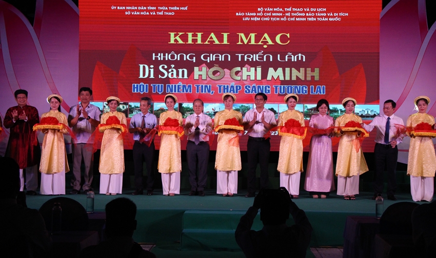 Thừa Thiên Huế: Khai mạc triển lãm "Di sản Hồ Chí Minh - Hội tụ niềm ...