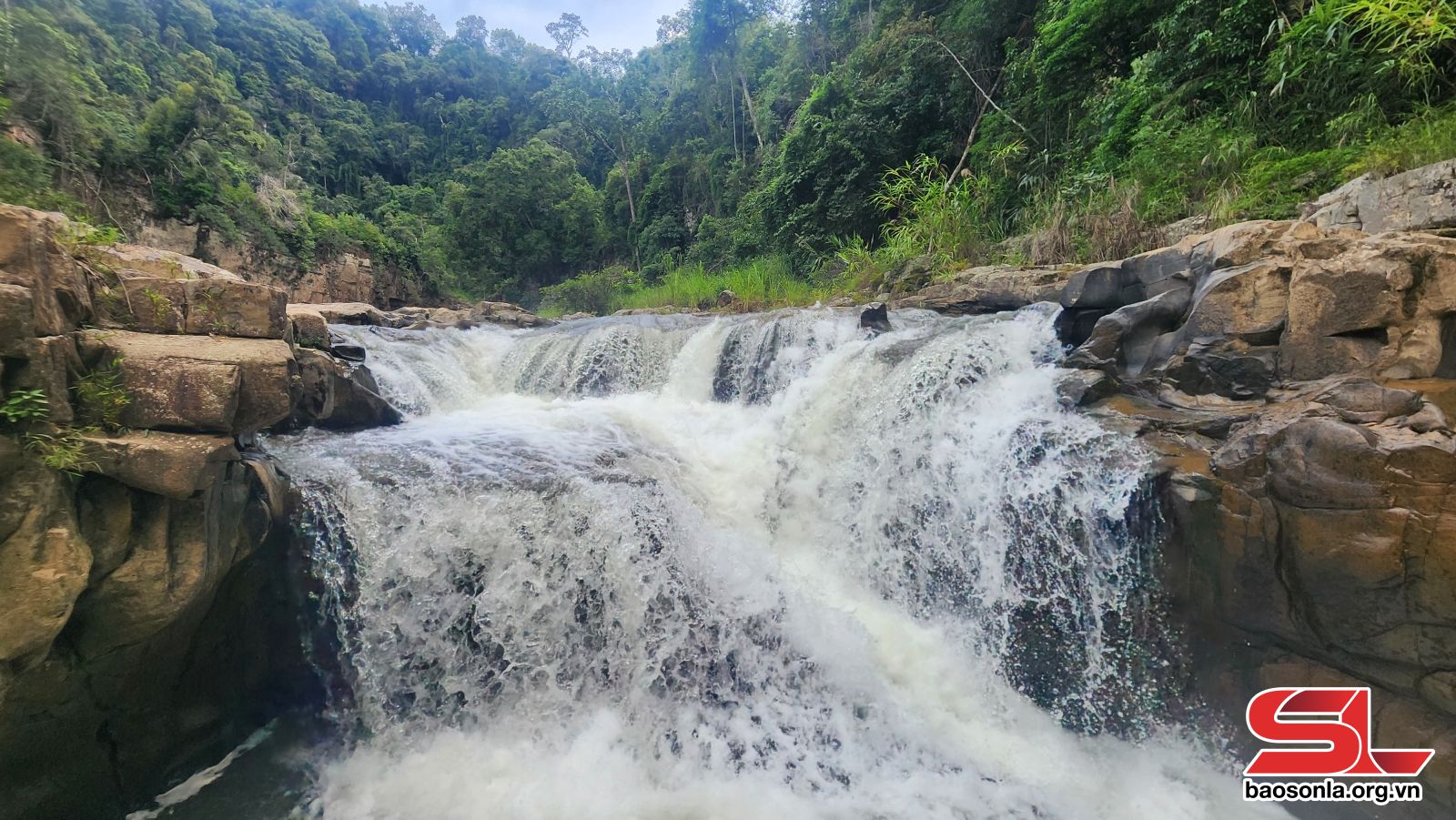 Khám phá thác suối Nậm Pừn - Sơn La - Cục Du lịch Quốc Gia Việt Nam