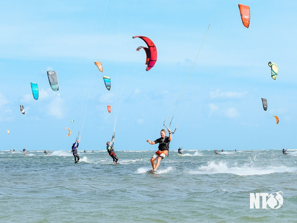 Ninh Thuận: Đến biển Mỹ Hòa trải nghiệm lướt ván diều - Cục Du lịch ...