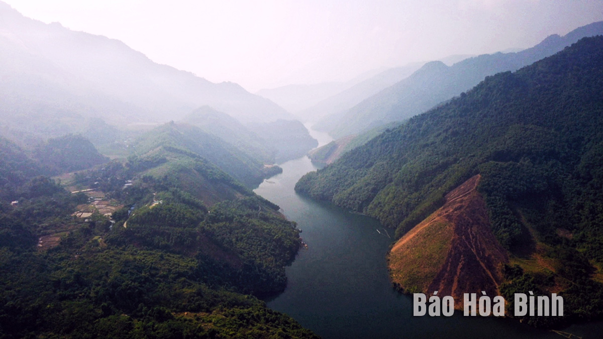 Dòng “Nho Quế” ở vùng cao Đà Bắc, Hòa Bình - Cục Du lịch Quốc Gia Việt Nam