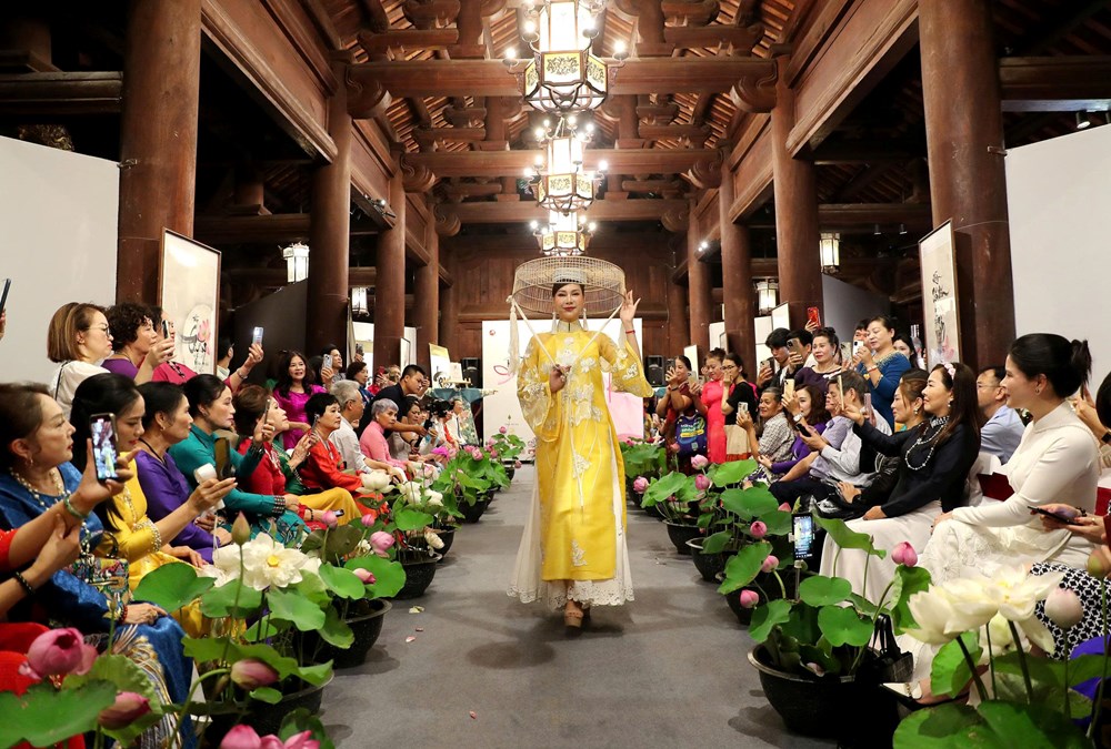 Không gian văn hóa Sen và Kiều: Chiều sâu cốt cách, tinh thần văn hóa ...